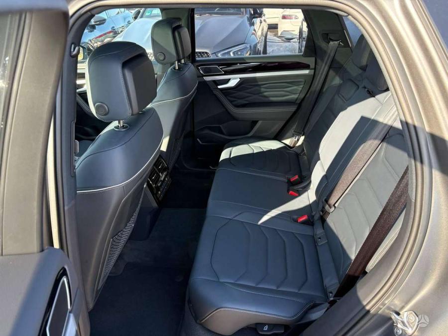 Grey Volkswagen Touareg 2024 in Vilnius, with an engine capacity of 3.00 L and mileage of 1 thousand km for 67990 €, photo 19 on AUTOMOTO.COM.LV