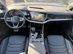 Grey Volkswagen Touareg 2024 in Vilnius, with an engine capacity of 3.00 L and mileage of 1 thousand km for 67990 €, photo 23 on AUTOMOTO.COM.LV