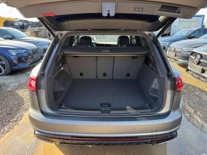 Grey Volkswagen Touareg 2024 in Vilnius, with an engine capacity of 3.00 L and mileage of 1 thousand km for 67990 €, photo 37 on AUTOMOTO.COM.LV