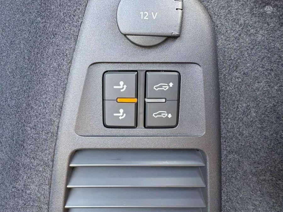 Grey Volkswagen Touareg 2024 in Vilnius, with an engine capacity of 3.00 L and mileage of 1 thousand km for 67990 €, photo 39 on AUTOMOTO.COM.LV