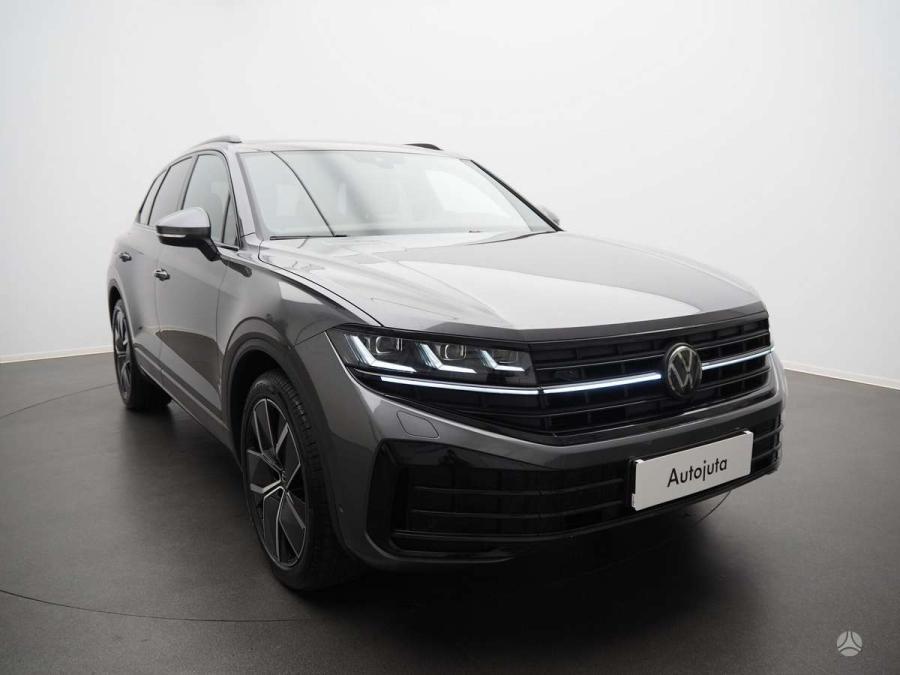 Pelēks Volkswagen Touareg 2024 Viļņa, ar dzinēja tilpumu 2.97 L un nobraukumu 18 tūkst. km par 59900 €, foto 4 vietnē AUTOMOTO.COM.LV