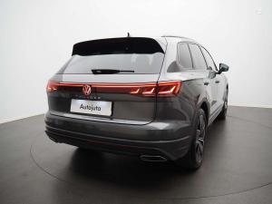 Pelēks Volkswagen Touareg 2024 Viļņa, ar dzinēja tilpumu 2.97 L un nobraukumu 18 tūkst. km par 59900 €, foto 5 vietnē AUTOMOTO.COM.LV