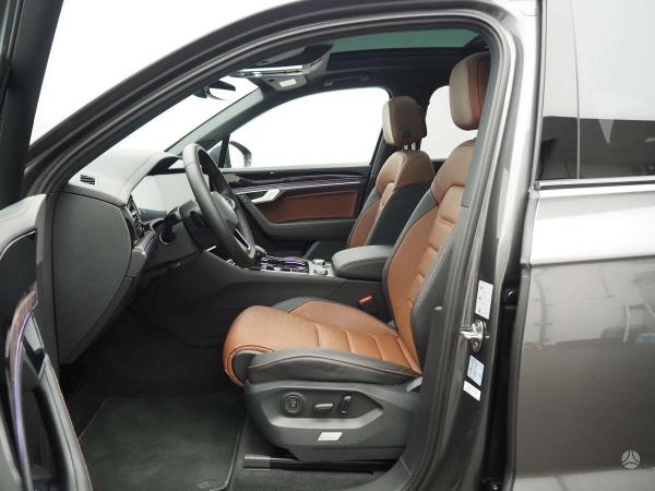 Grey Volkswagen Touareg 2024 in Vilnius, with an engine capacity of 2.97 L and mileage of 18 thousand km for 59900 €, photo 8 on AUTOMOTO.COM.LV