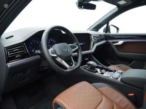 Pelēks Volkswagen Touareg 2024 Viļņa, ar dzinēja tilpumu 2.97 L un nobraukumu 18 tūkst. km par 59900 €, foto 10 vietnē AUTOMOTO.COM.LV