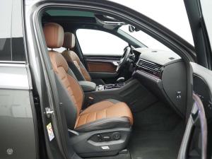 Pelēks Volkswagen Touareg 2024 Viļņa, ar dzinēja tilpumu 2.97 L un nobraukumu 18 tūkst. km par 59900 €, foto 12 vietnē AUTOMOTO.COM.LV