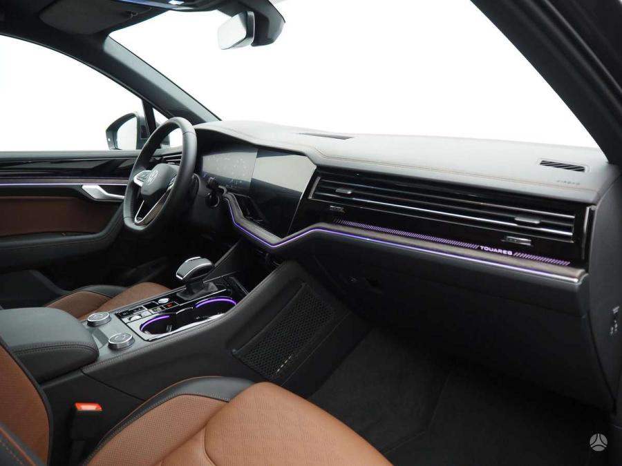 Pelēks Volkswagen Touareg 2024 Viļņa, ar dzinēja tilpumu 2.97 L un nobraukumu 18 tūkst. km par 59900 €, foto 13 vietnē AUTOMOTO.COM.LV