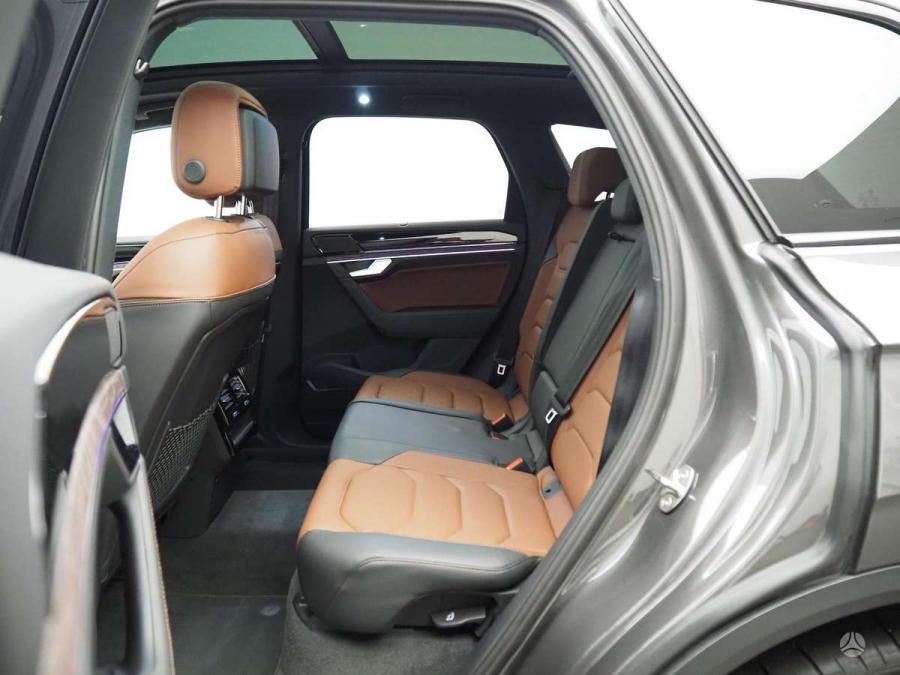 Pelēks Volkswagen Touareg 2024 Viļņa, ar dzinēja tilpumu 2.97 L un nobraukumu 18 tūkst. km par 59900 €, foto 15 vietnē AUTOMOTO.COM.LV
