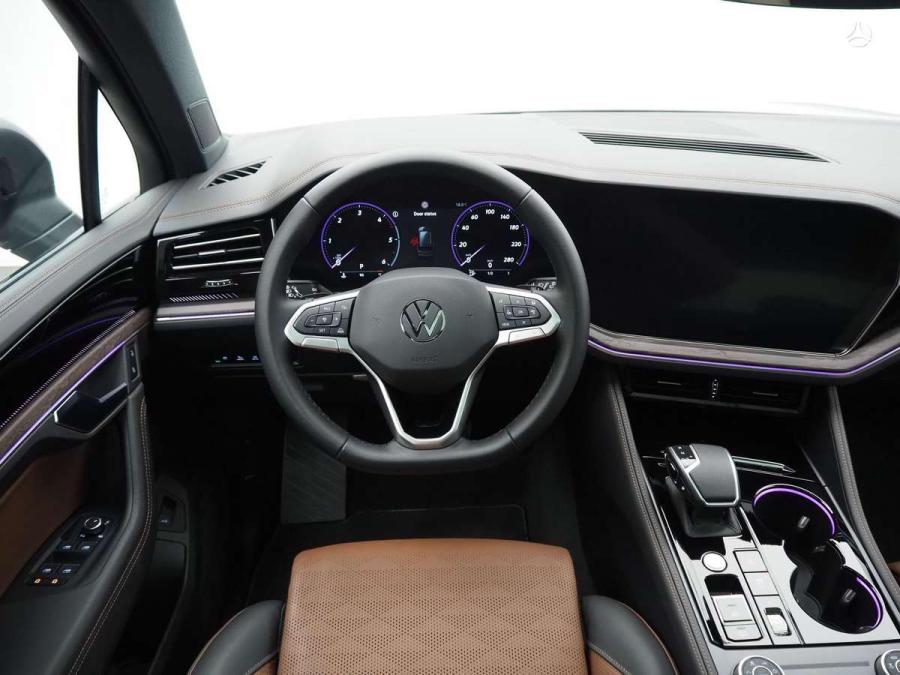 Pelēks Volkswagen Touareg 2024 Viļņa, ar dzinēja tilpumu 2.97 L un nobraukumu 18 tūkst. km par 59900 €, foto 19 vietnē AUTOMOTO.COM.LV