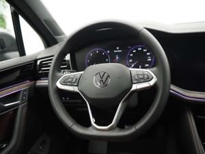 Pelēks Volkswagen Touareg 2024 Viļņa, ar dzinēja tilpumu 2.97 L un nobraukumu 18 tūkst. km par 59900 €, foto 21 vietnē AUTOMOTO.COM.LV