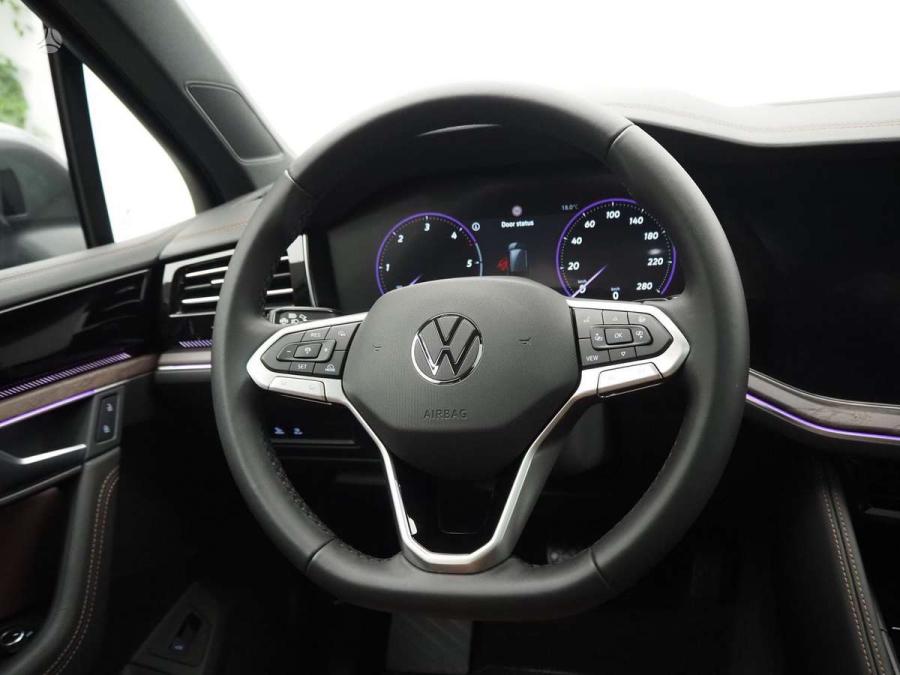 Pelēks Volkswagen Touareg 2024 Viļņa, ar dzinēja tilpumu 2.97 L un nobraukumu 18 tūkst. km par 59900 €, foto 21 vietnē AUTOMOTO.COM.LV
