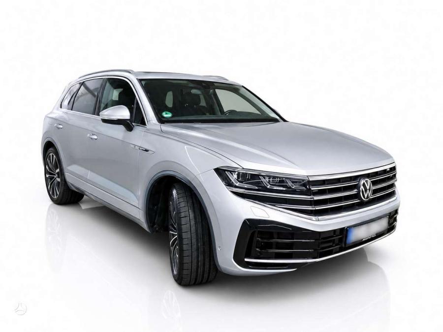 Grey Volkswagen Touareg 2024 in Vilnius, with an engine capacity of 3.00 L and mileage of 65 thousand km for 55490 €, photo 1 on AUTOMOTO.COM.LV