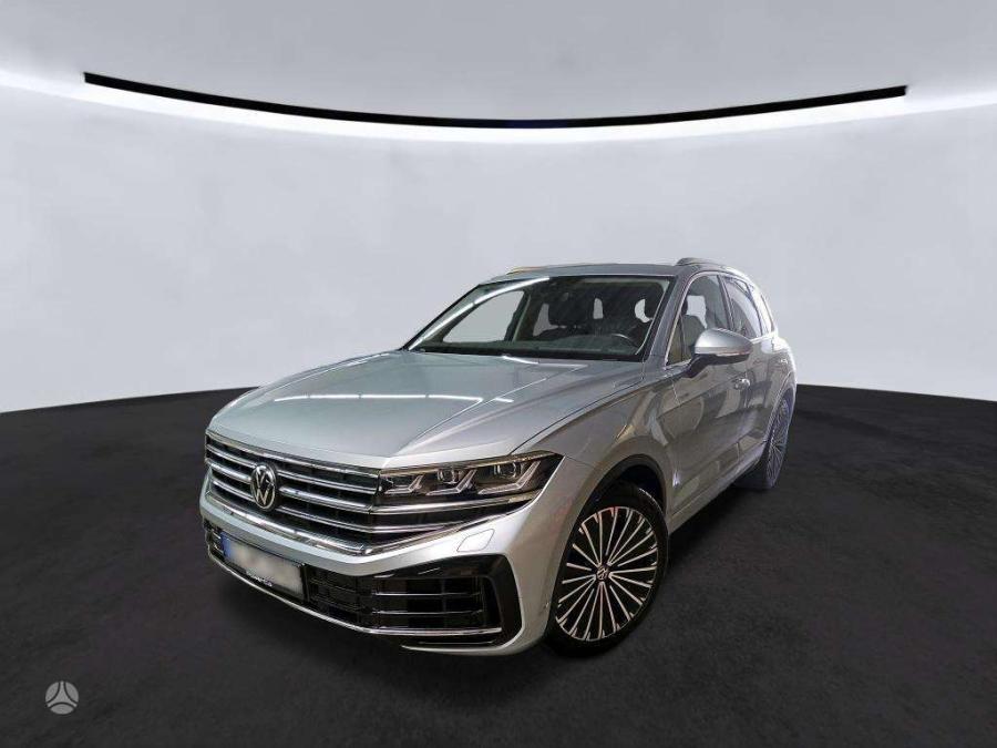 Grey Volkswagen Touareg 2024 in Vilnius, with an engine capacity of 3.00 L and mileage of 65 thousand km for 55490 €, photo 3 on AUTOMOTO.COM.LV