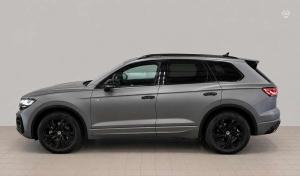 Grey Volkswagen Touareg 2024 in Kaunas, with an engine capacity of 2.97 L and mileage of 63 thousand km for 64900 €, photo 3 on AUTOMOTO.COM.LV