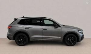 Grey Volkswagen Touareg 2024 in Kaunas, with an engine capacity of 2.97 L and mileage of 63 thousand km for 64900 €, photo 4 on AUTOMOTO.COM.LV