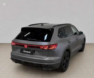 Grey Volkswagen Touareg 2024 in Kaunas, with an engine capacity of 2.97 L and mileage of 63 thousand km for 64900 €, photo 5 on AUTOMOTO.COM.LV