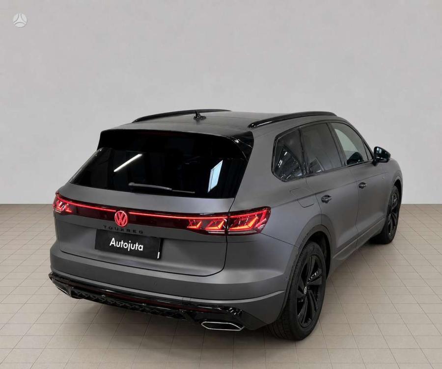 Grey Volkswagen Touareg 2024 in Kaunas, with an engine capacity of 2.97 L and mileage of 63 thousand km for 64900 €, photo 5 on AUTOMOTO.COM.LV