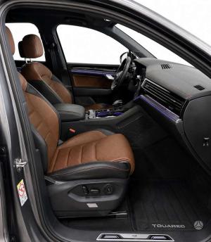 Grey Volkswagen Touareg 2024 in Kaunas, with an engine capacity of 2.97 L and mileage of 63 thousand km for 64900 €, photo 7 on AUTOMOTO.COM.LV