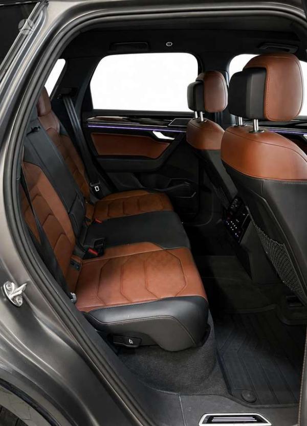 Pelēks Volkswagen Touareg 2024 Kauņa, ar dzinēja tilpumu 2.97 L un nobraukumu 63 tūkst. km par 64900 €, foto 8 vietnē AUTOMOTO.COM.LV