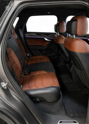 Grey Volkswagen Touareg 2024 in Kaunas, with an engine capacity of 2.97 L and mileage of 63 thousand km for 64900 €, photo 8 on AUTOMOTO.COM.LV