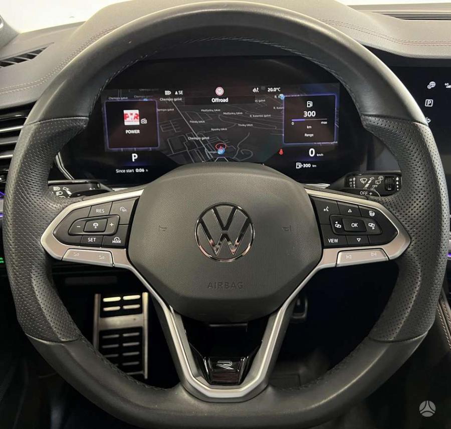 Grey Volkswagen Touareg 2024 in Kaunas, with an engine capacity of 2.97 L and mileage of 63 thousand km for 64900 €, photo 10 on AUTOMOTO.COM.LV