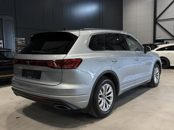 Grey Volkswagen Touareg 2024 in Riga, with an engine capacity of 3.00 L and mileage of 36 thousand km for 48990 €, photo 6 on AUTOMOTO.COM.LV