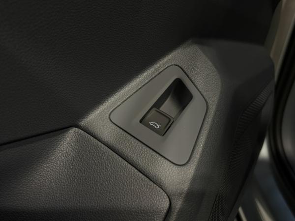Grey Volkswagen Touareg 2024 in Riga, with an engine capacity of 3.00 L and mileage of 36 thousand km for 48990 €, photo 10 on AUTOMOTO.COM.LV