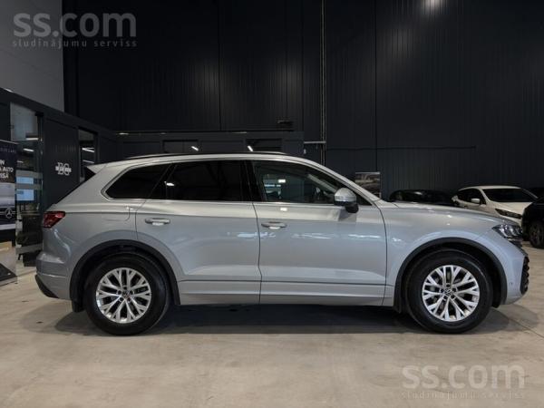 Pelēks Volkswagen Touareg 2024 Rīga, ar dzinēja tilpumu 3.00 L un nobraukumu 36 tūkst. km par 48990 €, foto 5 vietnē AUTOMOTO.COM.LV