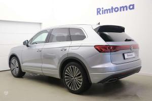 Pelēks Volkswagen Touareg 2024 Viļņa, ar dzinēja tilpumu 3.00 L un nobraukumu 65 tūkst. km par 55490 €, foto 3 vietnē AUTOMOTO.COM.LV
