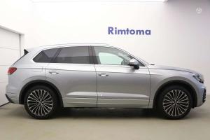 Pelēks Volkswagen Touareg 2024 Viļņa, ar dzinēja tilpumu 3.00 L un nobraukumu 65 tūkst. km par 55490 €, foto 4 vietnē AUTOMOTO.COM.LV