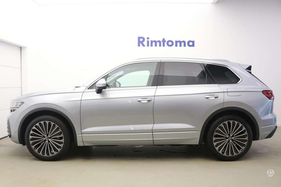 Pelēks Volkswagen Touareg 2024 Viļņa, ar dzinēja tilpumu 3.00 L un nobraukumu 65 tūkst. km par 55490 €, foto 6 vietnē AUTOMOTO.COM.LV