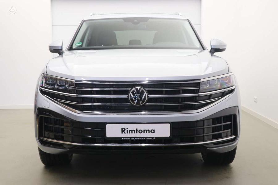 Pelēks Volkswagen Touareg 2024 Viļņa, ar dzinēja tilpumu 3.00 L un nobraukumu 65 tūkst. km par 55490 €, foto 7 vietnē AUTOMOTO.COM.LV
