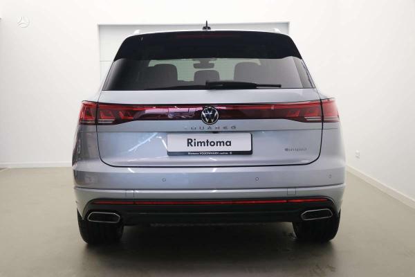 Grey Volkswagen Touareg 2024 in Vilnius, with an engine capacity of 3.00 L and mileage of 65 thousand km for 55490 €, photo 8 on AUTOMOTO.COM.LV