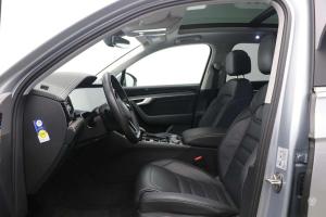 Pelēks Volkswagen Touareg 2024 Viļņa, ar dzinēja tilpumu 3.00 L un nobraukumu 65 tūkst. km par 55490 €, foto 16 vietnē AUTOMOTO.COM.LV