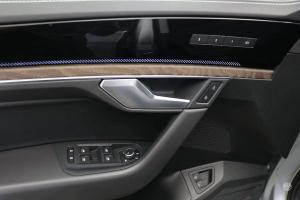 Pelēks Volkswagen Touareg 2024 Viļņa, ar dzinēja tilpumu 3.00 L un nobraukumu 65 tūkst. km par 55490 €, foto 18 vietnē AUTOMOTO.COM.LV
