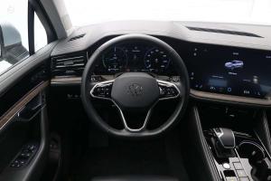 Pelēks Volkswagen Touareg 2024 Viļņa, ar dzinēja tilpumu 3.00 L un nobraukumu 65 tūkst. km par 55490 €, foto 20 vietnē AUTOMOTO.COM.LV