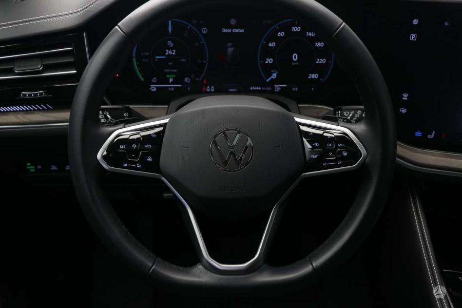 Pelēks Volkswagen Touareg 2024 Viļņa, ar dzinēja tilpumu 3.00 L un nobraukumu 65 tūkst. km par 55490 €, foto 21 vietnē AUTOMOTO.COM.LV