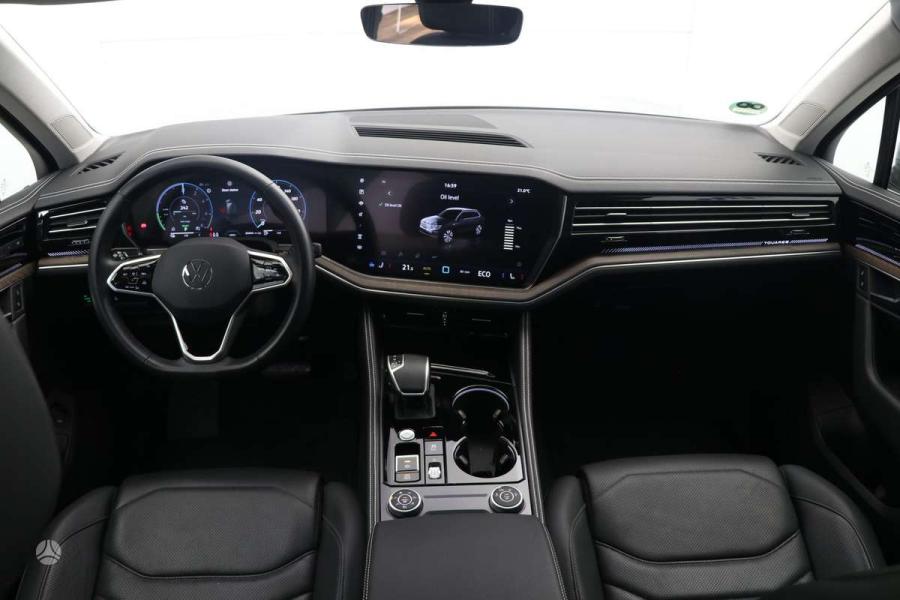 Pelēks Volkswagen Touareg 2024 Viļņa, ar dzinēja tilpumu 3.00 L un nobraukumu 65 tūkst. km par 55490 €, foto 22 vietnē AUTOMOTO.COM.LV