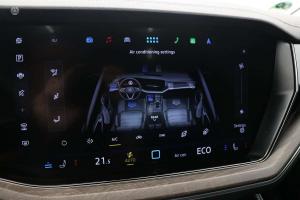 Pelēks Volkswagen Touareg 2024 Viļņa, ar dzinēja tilpumu 3.00 L un nobraukumu 65 tūkst. km par 55490 €, foto 30 vietnē AUTOMOTO.COM.LV