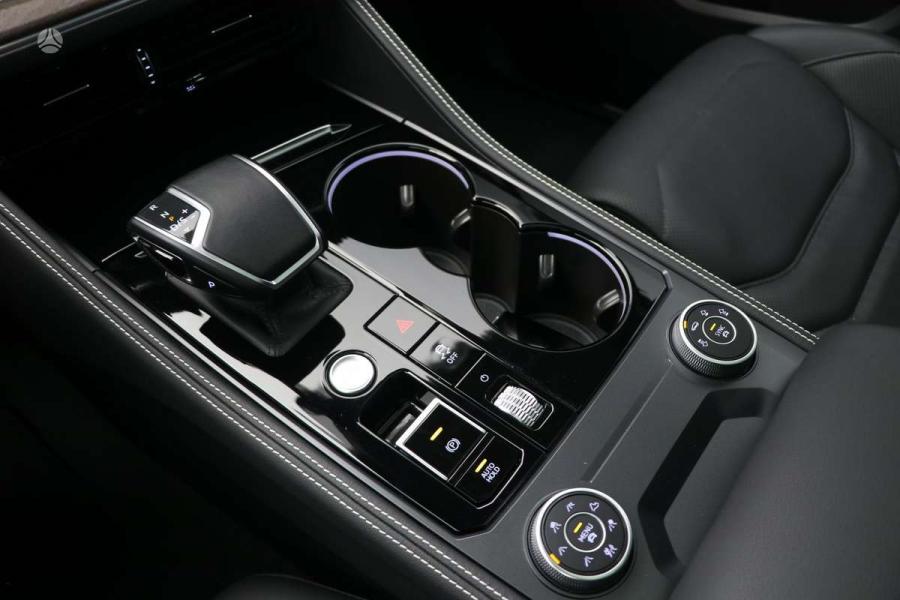 Pelēks Volkswagen Touareg 2024 Viļņa, ar dzinēja tilpumu 3.00 L un nobraukumu 65 tūkst. km par 55490 €, foto 31 vietnē AUTOMOTO.COM.LV