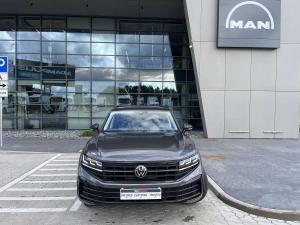Grey Volkswagen Touareg 2024 in Vilnius, with an engine capacity of 2.97 L and mileage of 59 thousand km for 50250 €, photo 6 on AUTOMOTO.COM.LV