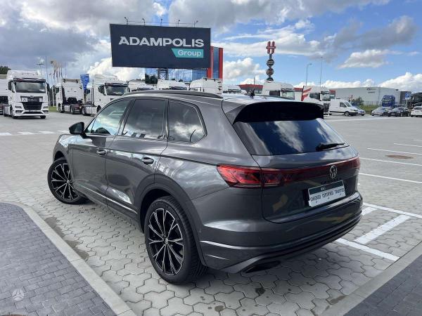 Grey Volkswagen Touareg 2024 in Vilnius, with an engine capacity of 2.97 L and mileage of 59 thousand km for 50250 €, photo 7 on AUTOMOTO.COM.LV