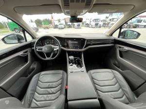 Grey Volkswagen Touareg 2024 in Vilnius, with an engine capacity of 2.97 L and mileage of 59 thousand km for 50250 €, photo 13 on AUTOMOTO.COM.LV
