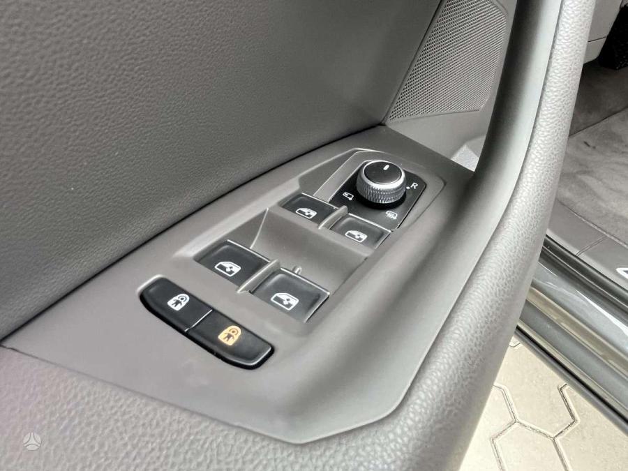 Grey Volkswagen Touareg 2024 in Vilnius, with an engine capacity of 2.97 L and mileage of 59 thousand km for 50250 €, photo 16 on AUTOMOTO.COM.LV