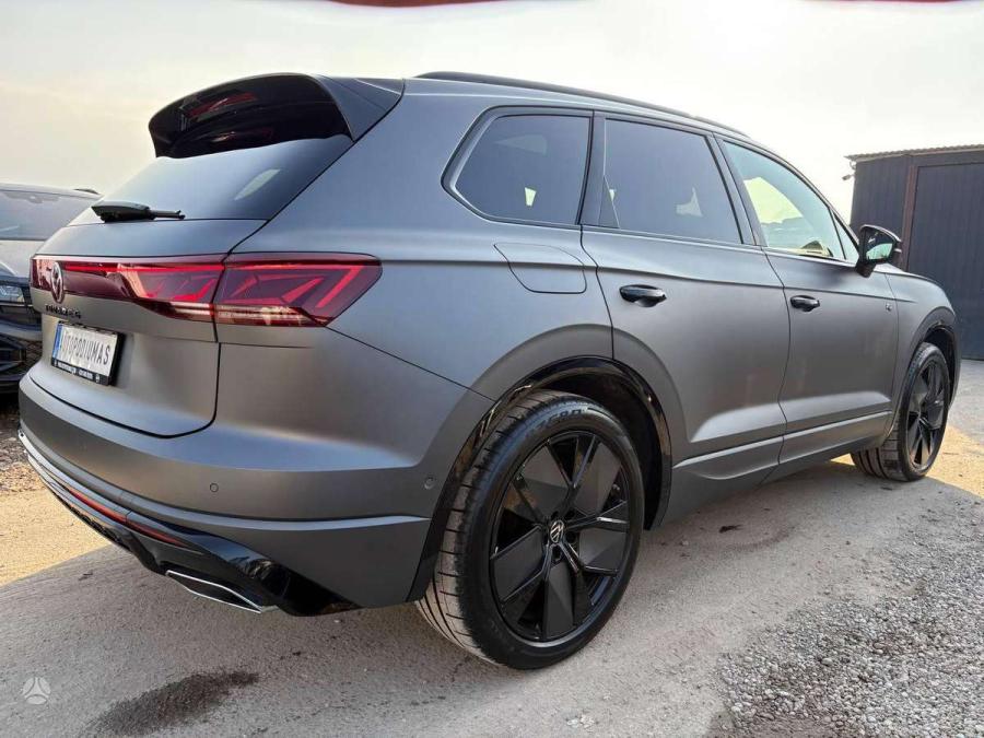 Pelēks Volkswagen Touareg 2025 Viļņa, ar dzinēja tilpumu 2.97 L un nobraukumu 17 tūkst. km par 75500 €, foto 7 vietnē AUTOMOTO.COM.LV