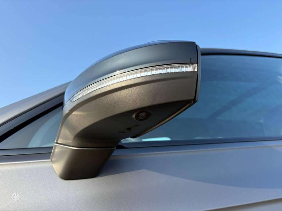 Pelēks Volkswagen Touareg 2025 Viļņa, ar dzinēja tilpumu 2.97 L un nobraukumu 17 tūkst. km par 75500 €, foto 10 vietnē AUTOMOTO.COM.LV
