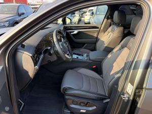 Pelēks Volkswagen Touareg 2025 Viļņa, ar dzinēja tilpumu 2.97 L un nobraukumu 17 tūkst. km par 75500 €, foto 13 vietnē AUTOMOTO.COM.LV
