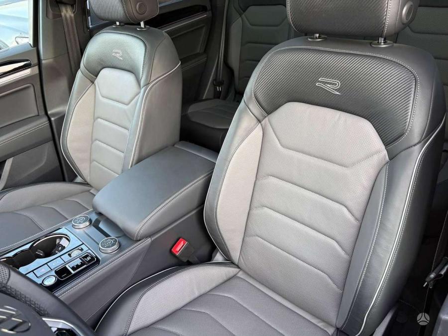 Pelēks Volkswagen Touareg 2025 Viļņa, ar dzinēja tilpumu 2.97 L un nobraukumu 17 tūkst. km par 75500 €, foto 14 vietnē AUTOMOTO.COM.LV