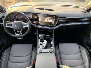 Pelēks Volkswagen Touareg 2025 Viļņa, ar dzinēja tilpumu 2.97 L un nobraukumu 17 tūkst. km par 75500 €, foto 25 vietnē AUTOMOTO.COM.LV