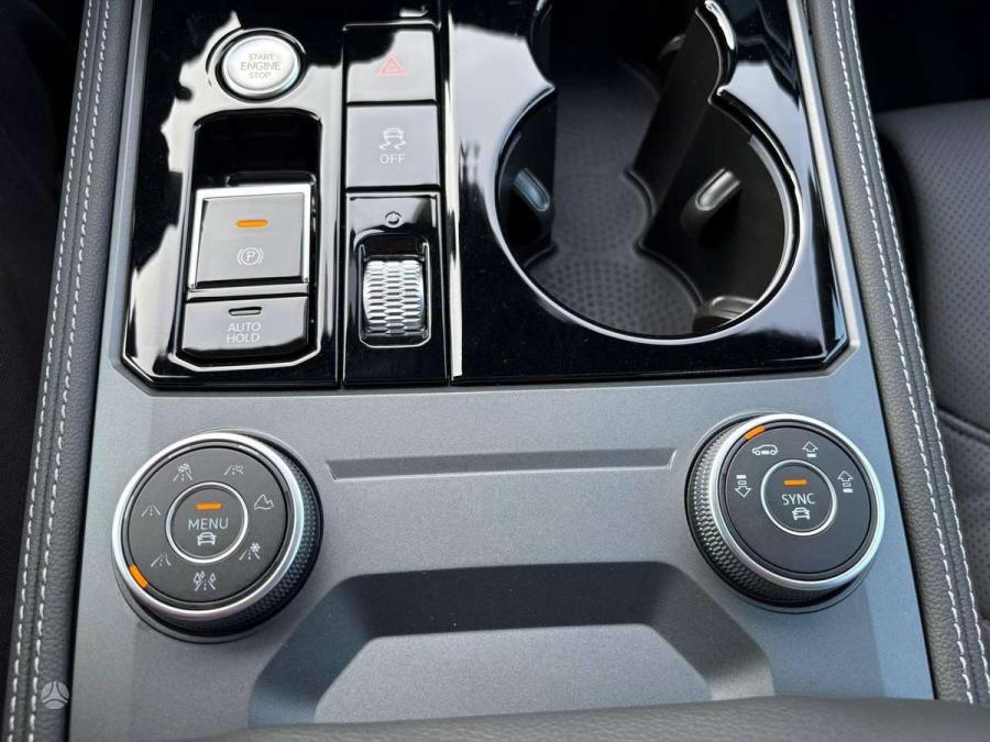 Pelēks Volkswagen Touareg 2025 Viļņa, ar dzinēja tilpumu 2.97 L un nobraukumu 17 tūkst. km par 75500 €, foto 39 vietnē AUTOMOTO.COM.LV