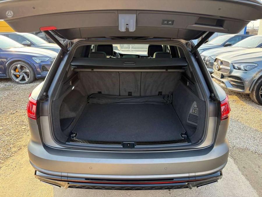 Pelēks Volkswagen Touareg 2025 Viļņa, ar dzinēja tilpumu 2.97 L un nobraukumu 17 tūkst. km par 75500 €, foto 41 vietnē AUTOMOTO.COM.LV